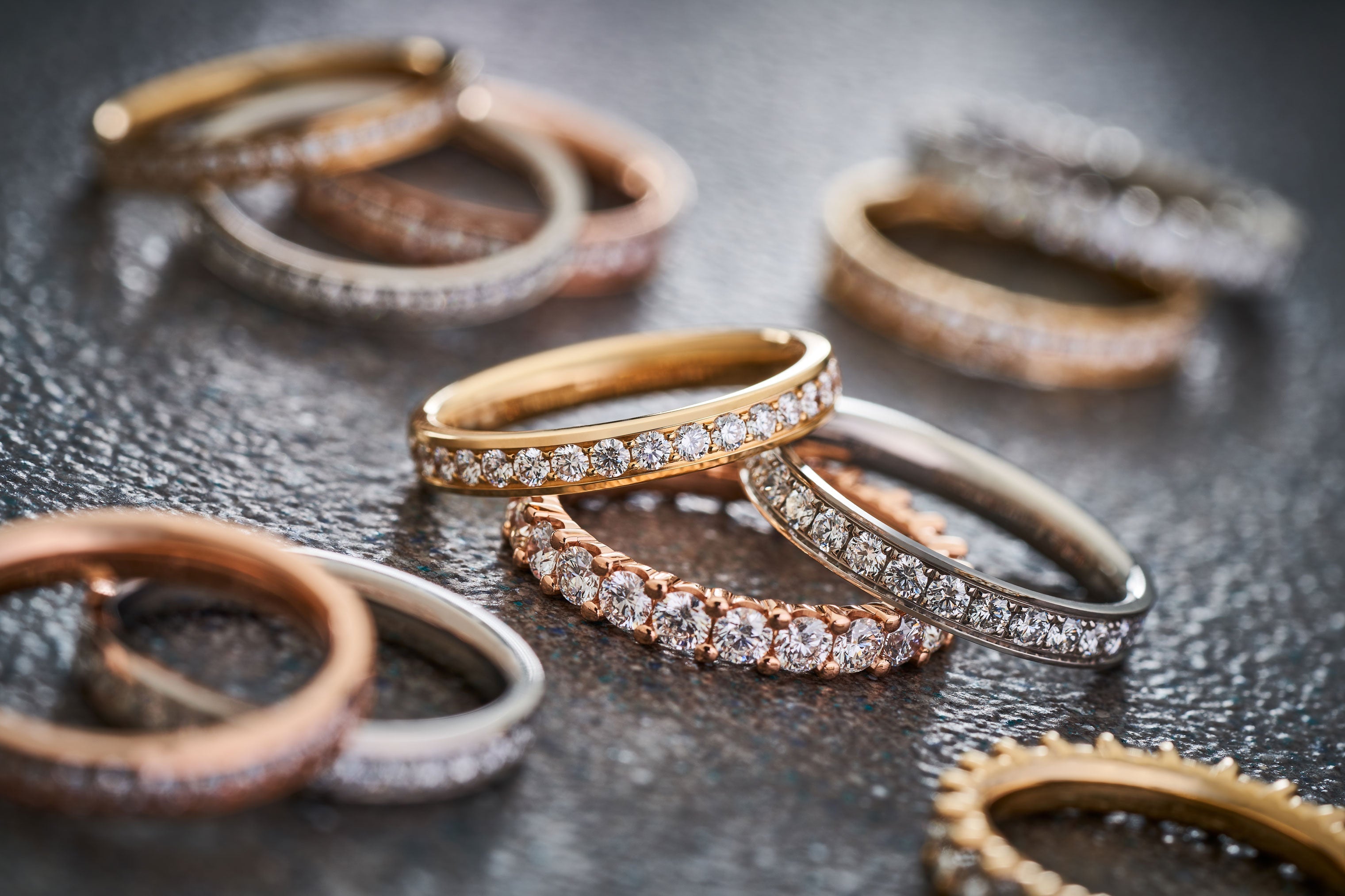 Diamant Alliance Ringe: Symbol der Liebe aus Gold und dem Glanz von ...